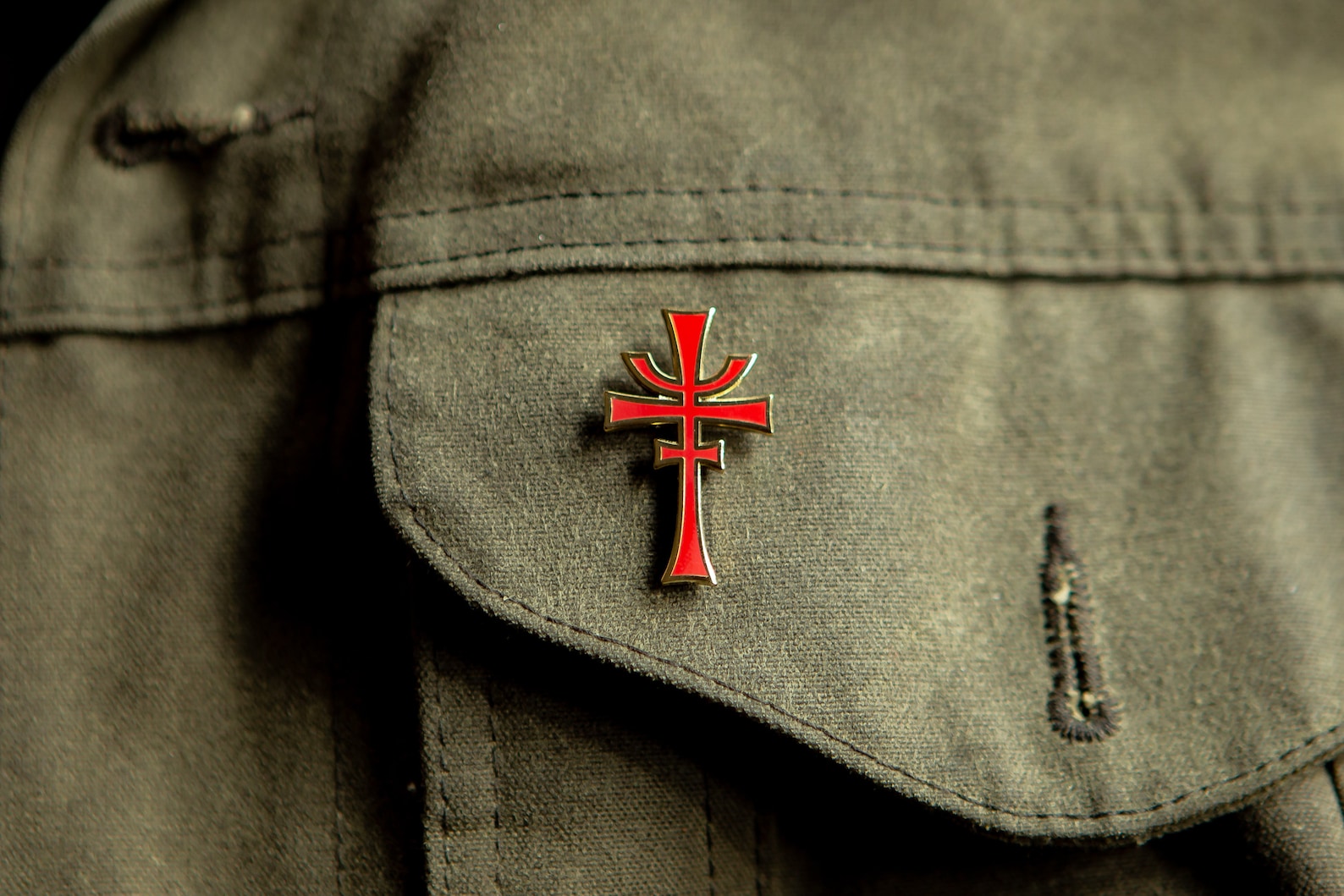 Brotherhood of the Cruciform Sword Enamel Pin. Fanmade Prop - Etsy