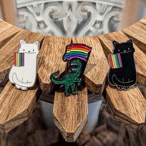 Cute Pride Enamel Pin Pre-wrapped Gift, Dinosaur LGBTQ Metal Pushpin ...