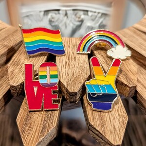 Cute Pride Enamel Pin Pre-wrapped Gift, Dinosaur LGBTQ Metal Pushpin ...
