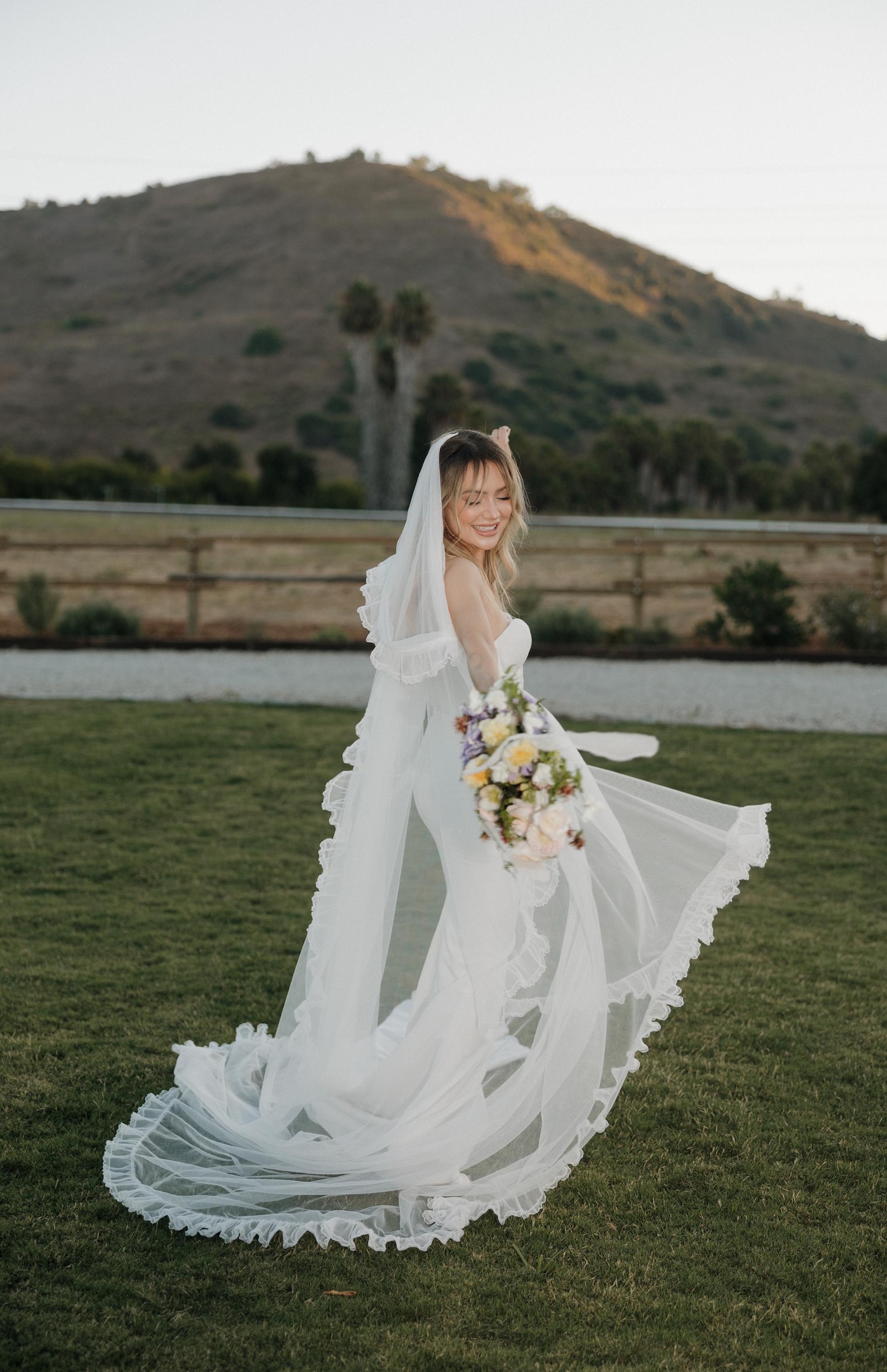 RUFFLE ME SOFTLY | Scallop Lace Edge Ruffle Veil - Etsy