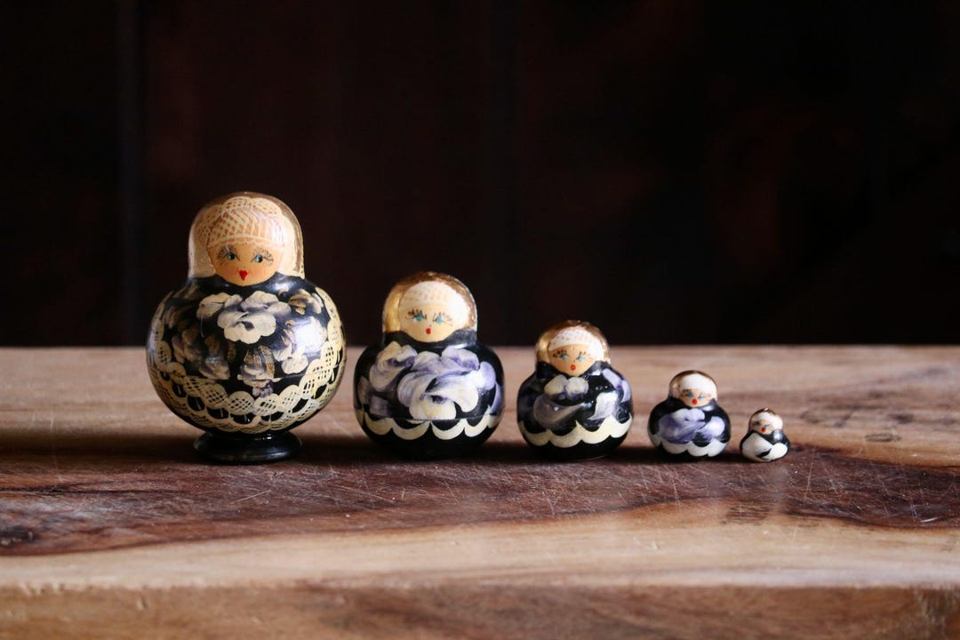 Vintage Wood Russian Nesting Dolls, Pretty Kitschy Decor, 5 Wooden ...