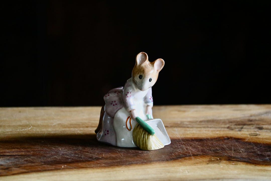Vintage Beatrix Potter Mouse Figurine, Hunca Munca Sweeping, Cute Mouse ...