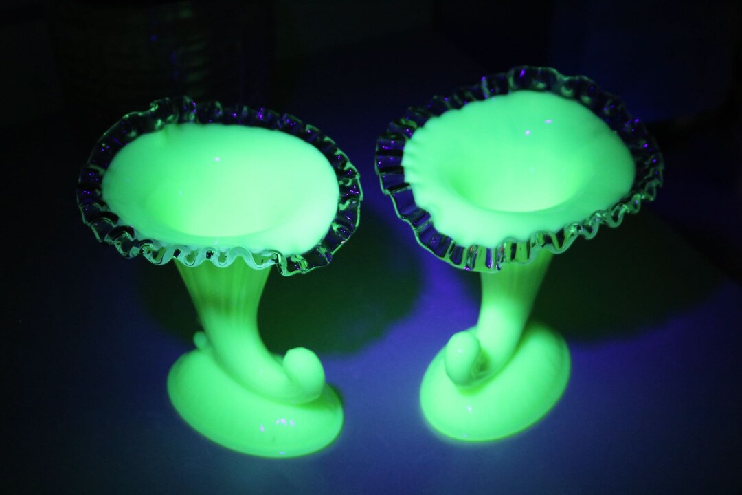 Vintage Fenton Ivory Crest Cornucopia Candleholders, Bougie Spring ...