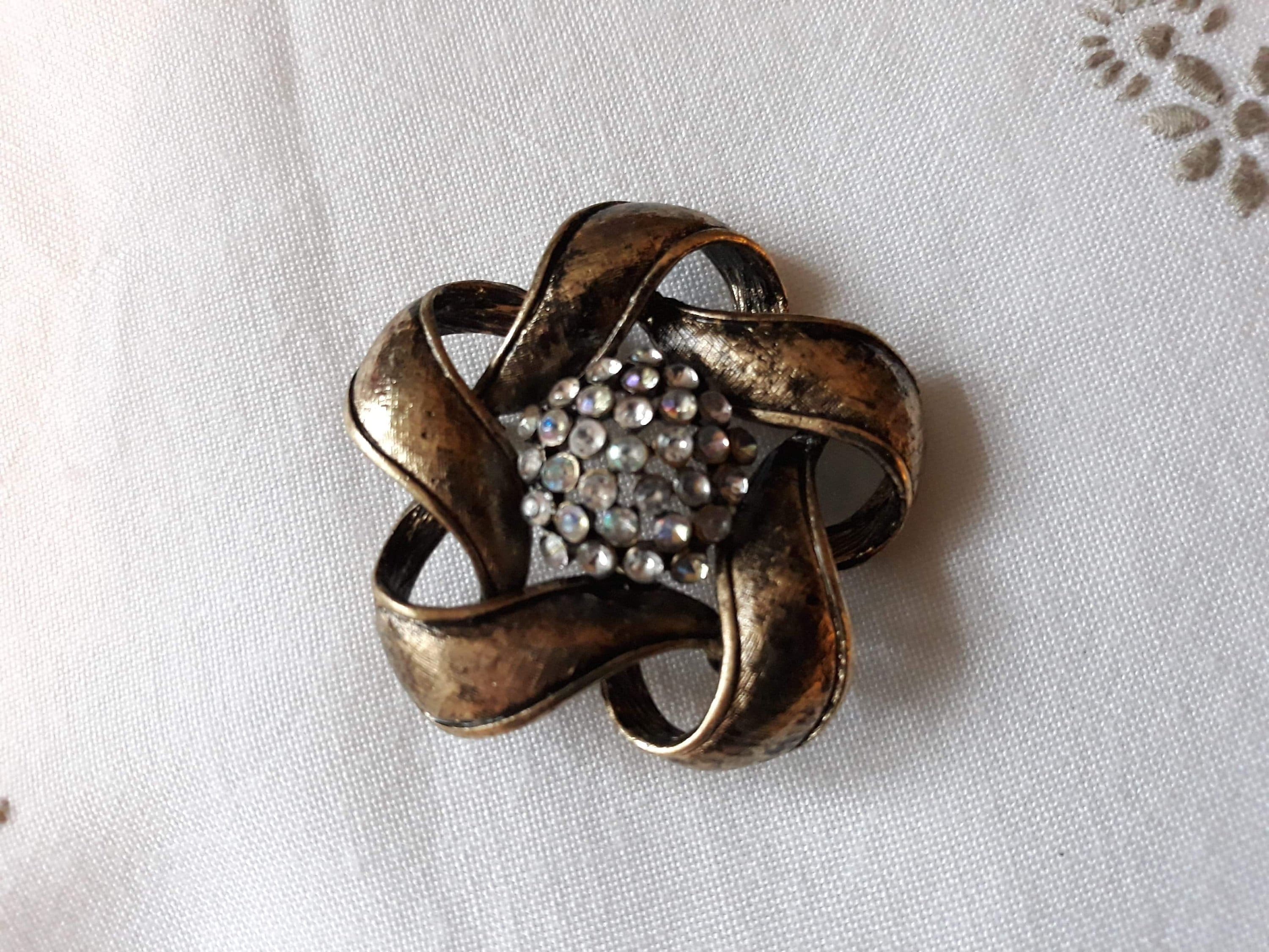 Broche circular vintage de metal bronce plegado con diamante | Etsy