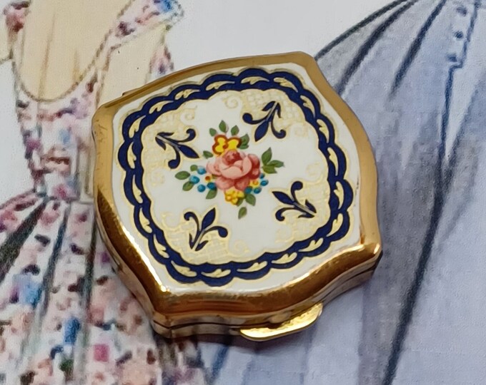Stratton Mini Box Pill Box White Enamel With Flowers Surrounded by a ...