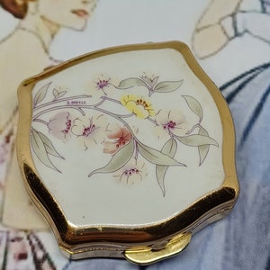 Stratton Mini Box Pill Box in White Enamel Lid Decorated With Pink ...