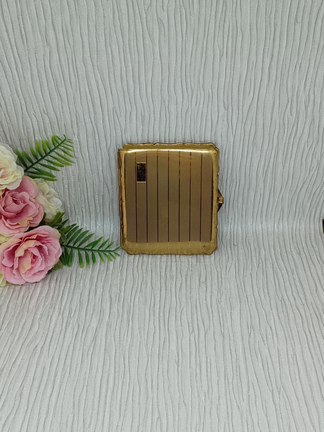 Stratton Cigarette Case in Gold Tone With an Engine Turned Design Lid ...