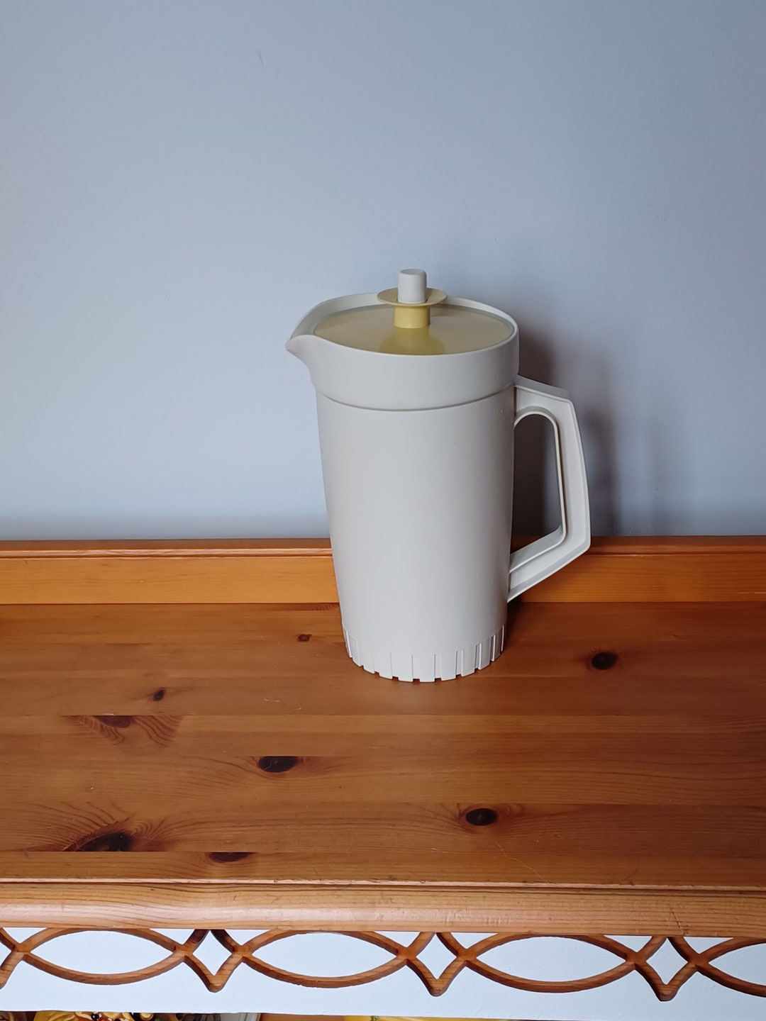 Tupperware Jug With Lid ~ Pitcher ~ Vintage ~ White & Mustard With ...
