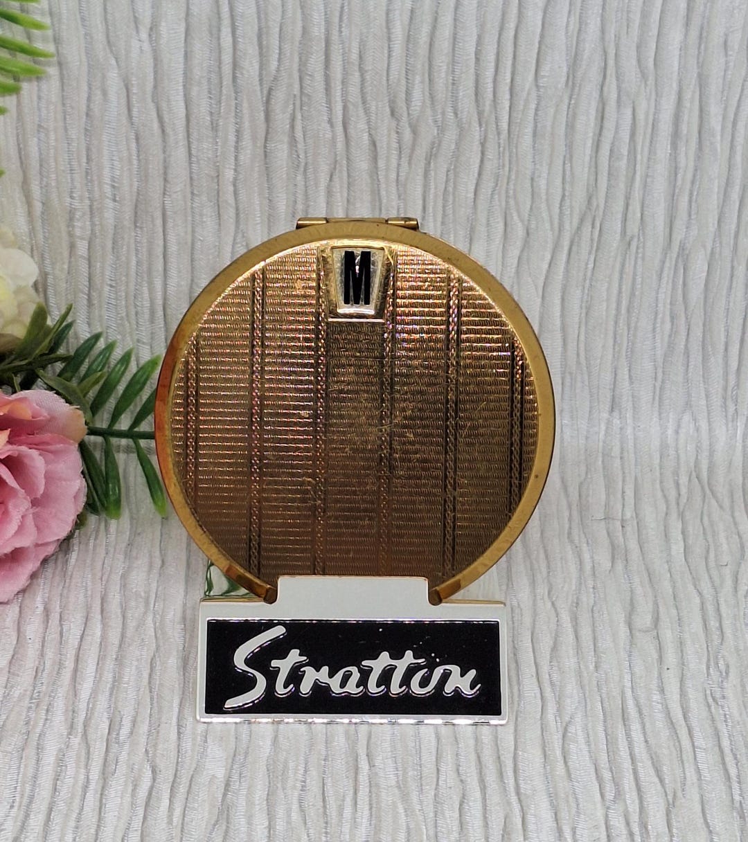 Stratton Compact in Gold Tone With Initial Letter ~ Vintage Cachet ...