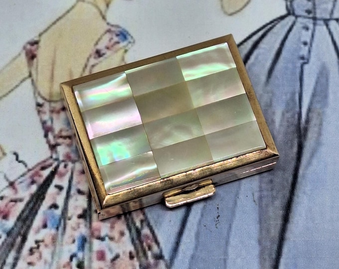 Mother of Pearl Pill Box or Trinket Box ~ Vintage Shell Container ...