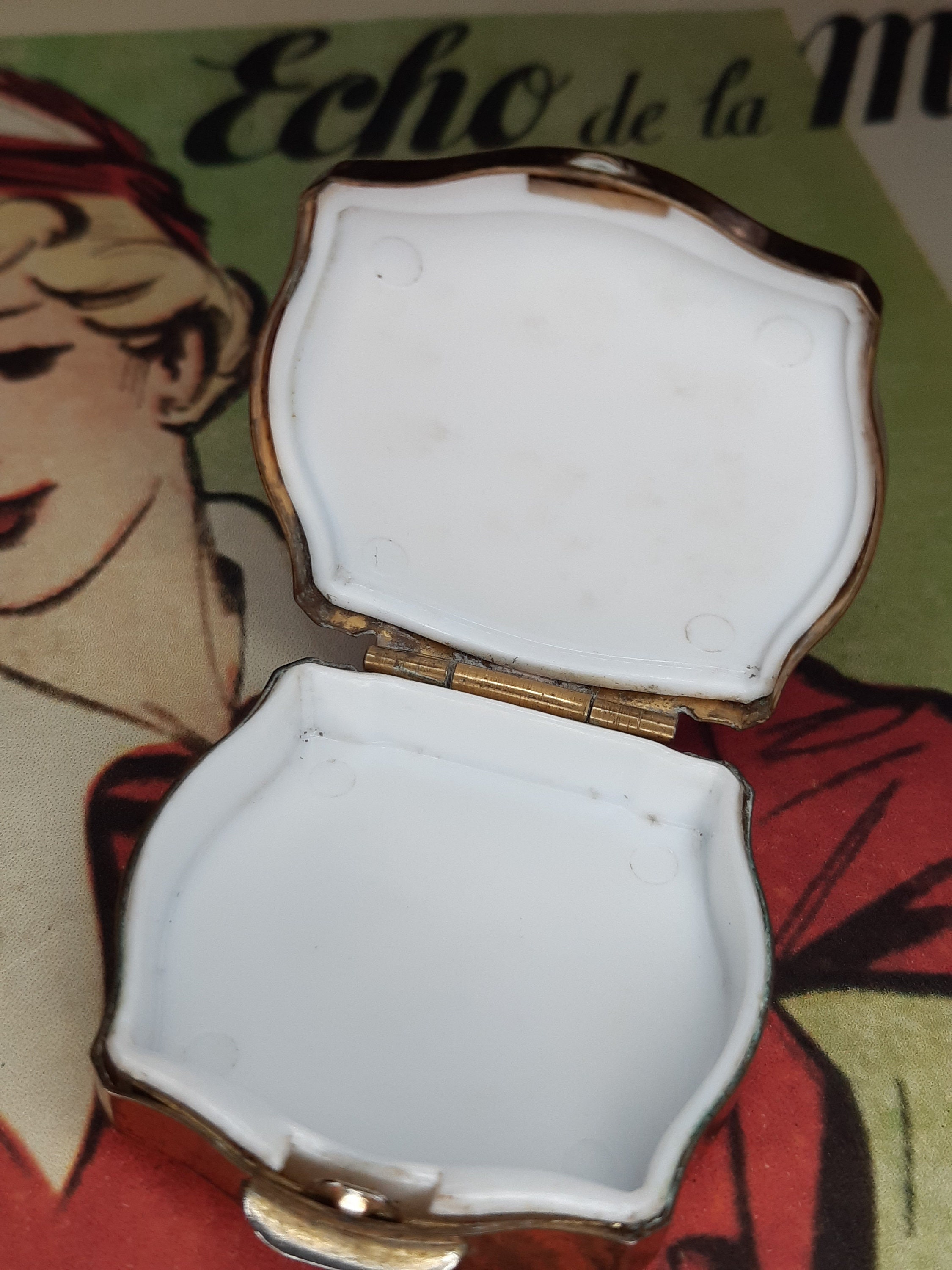 Stratton Gold Tone Engraved Pill Box Vintage Stratton Mini | Etsy