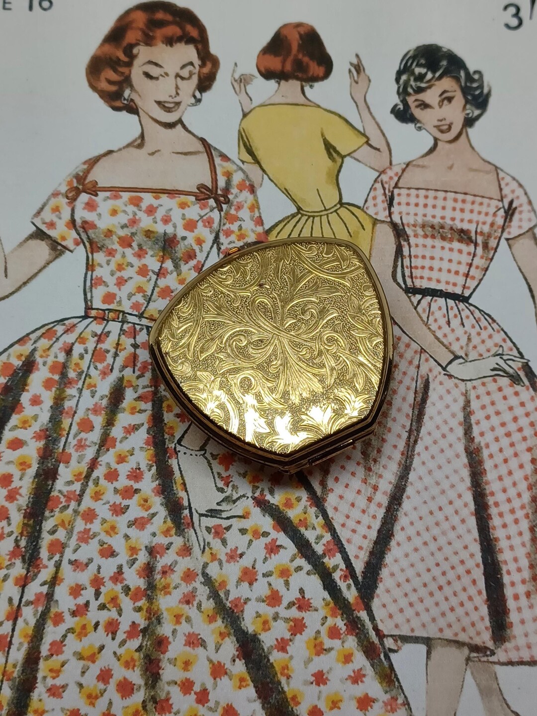 Stratton Shell Shape Lipview Embossed Gold Scroll Work Design Ornate ...