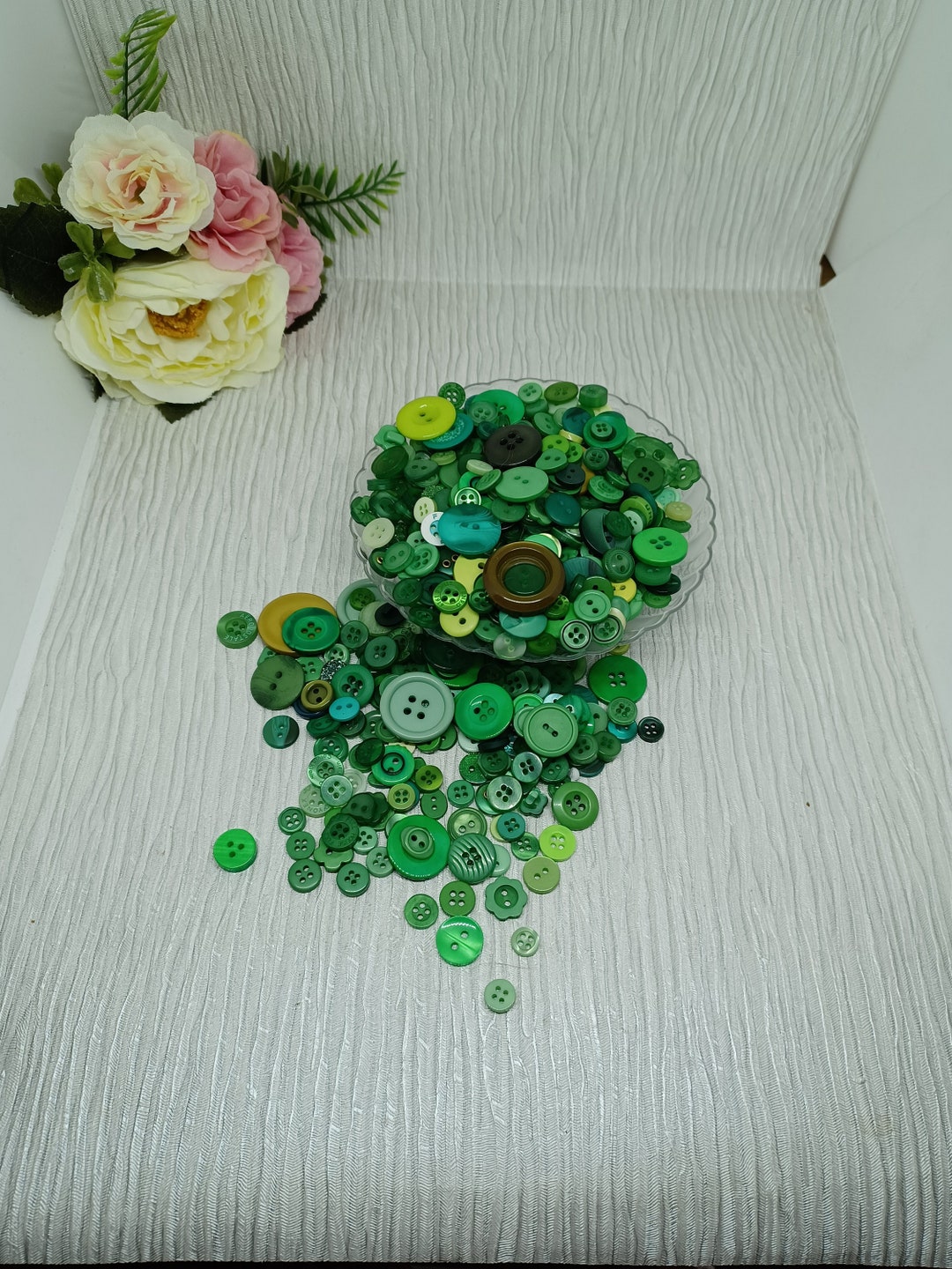 Green Craft Buttons in Assorted Sizes 650g Mixed Mostly Round Buttons ...