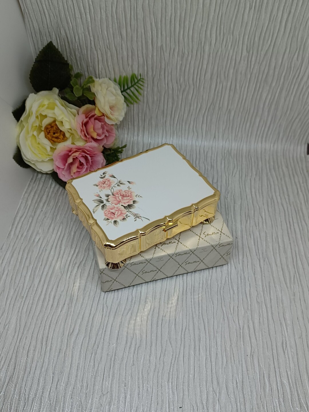 Stratton Cigarette Box ~ White Enamel Decorated With Pink Roses and ...