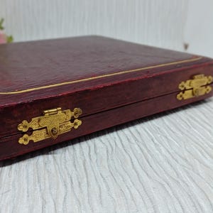 Antique Empty Make-up Brush Box in Red Display Box Vintage Manicure Box ...