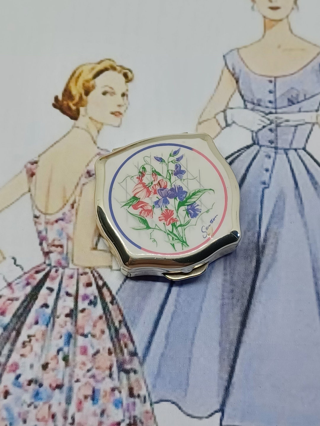 Stratton Mini Box Pill Box With White Enamel Lid Decorated With Pink ...