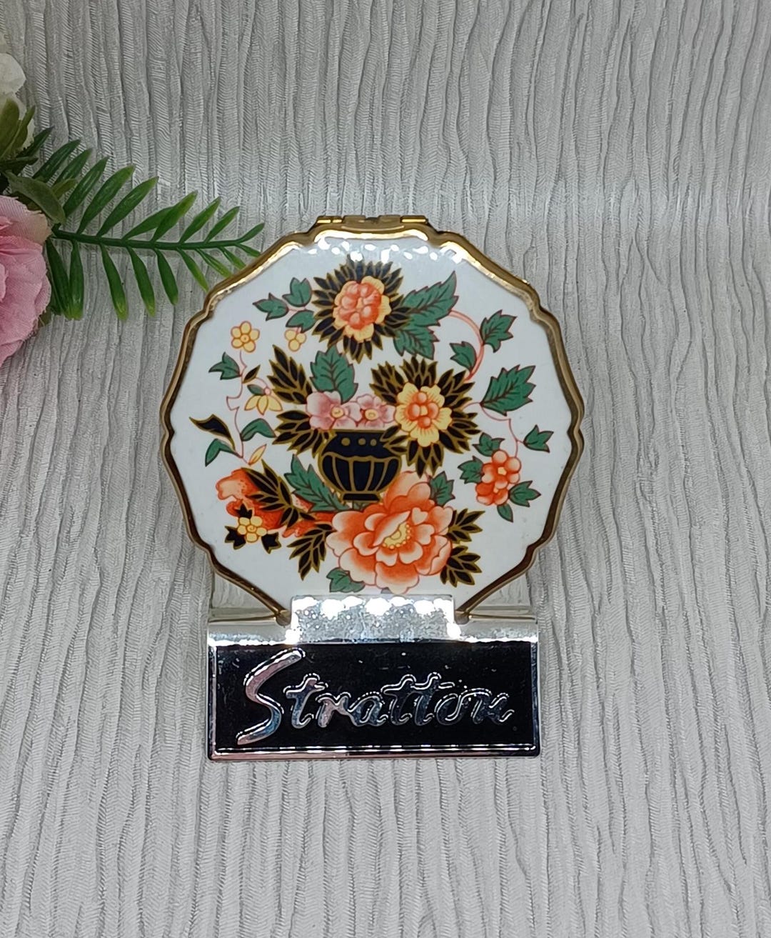 Stratton 'princess' Compact ~ White Enamel With a Vase of Yellow Black ...