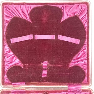 Antique Empty Make-up Brush Box in Red Display Box Vintage Manicure Box ...