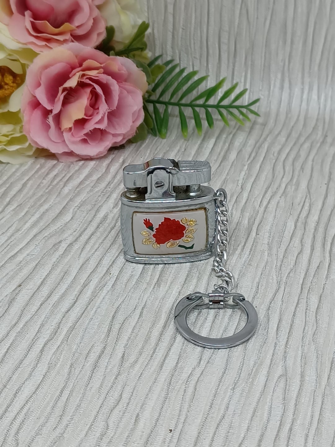 Vintage Keyring Cigarette Lighter ~ Red Roses on White Enamel ~ Made in ...
