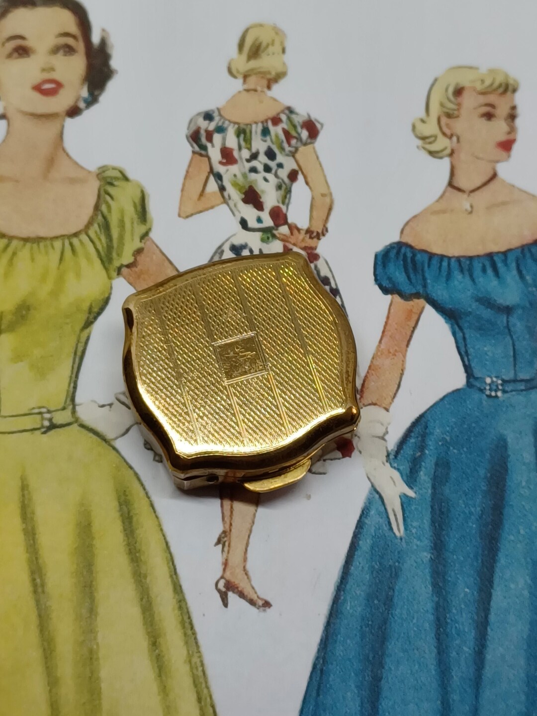 Stratton Pill Box ~ Gold Tone Engine Turned Design ~ Vintage Mini Box ...