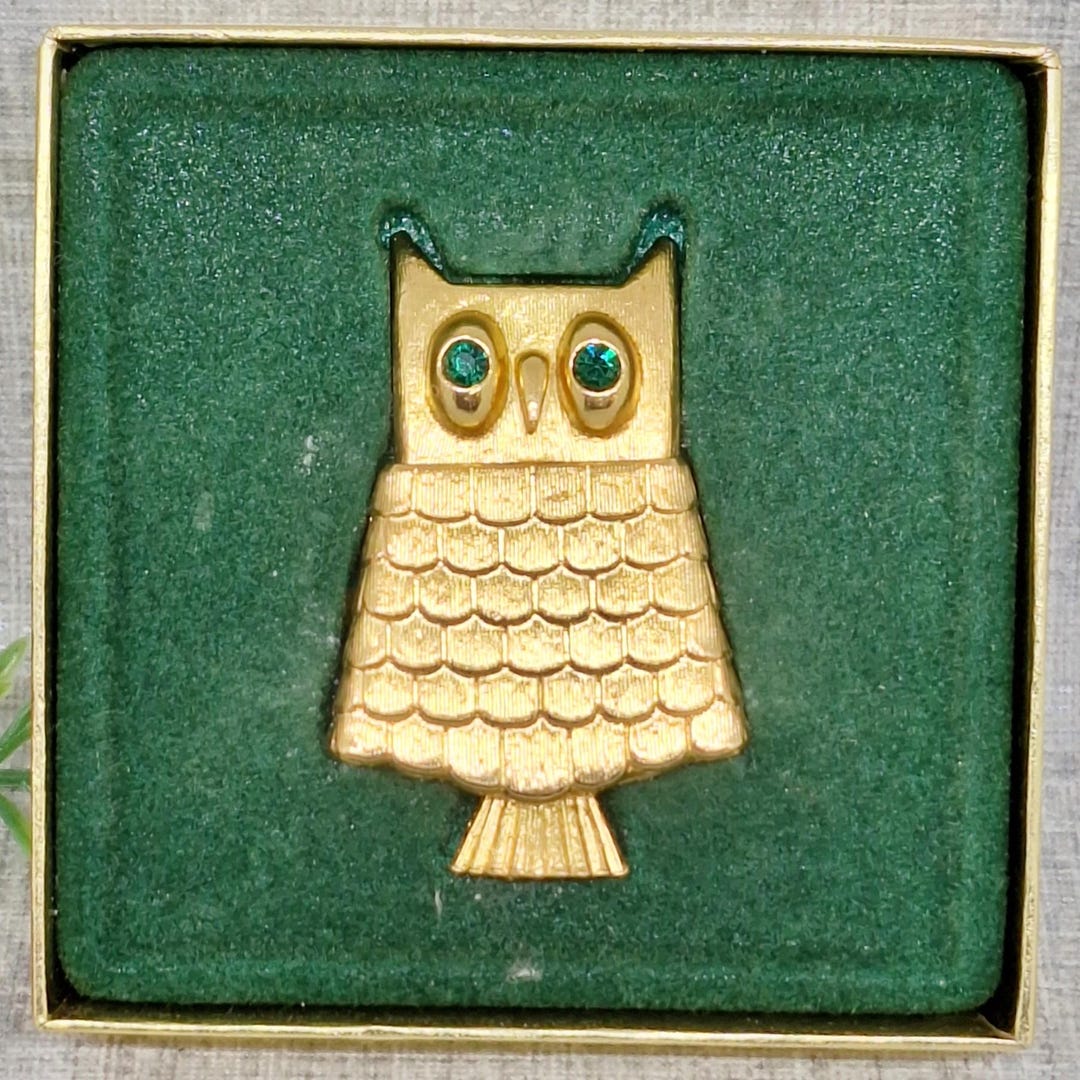 Avon Owl Pin Brooch in Gold Tone With Green Jewelled Eyes ~ Repture ...