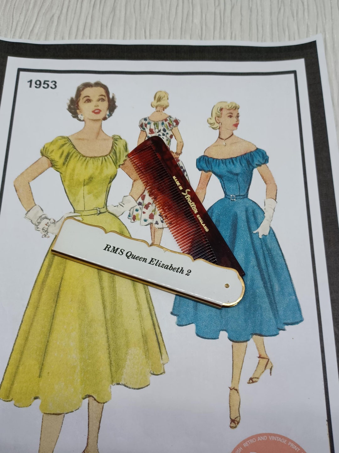 Stratton Folding Comb ~ White Enamel With RMS Queen Elizabeh 2 ...