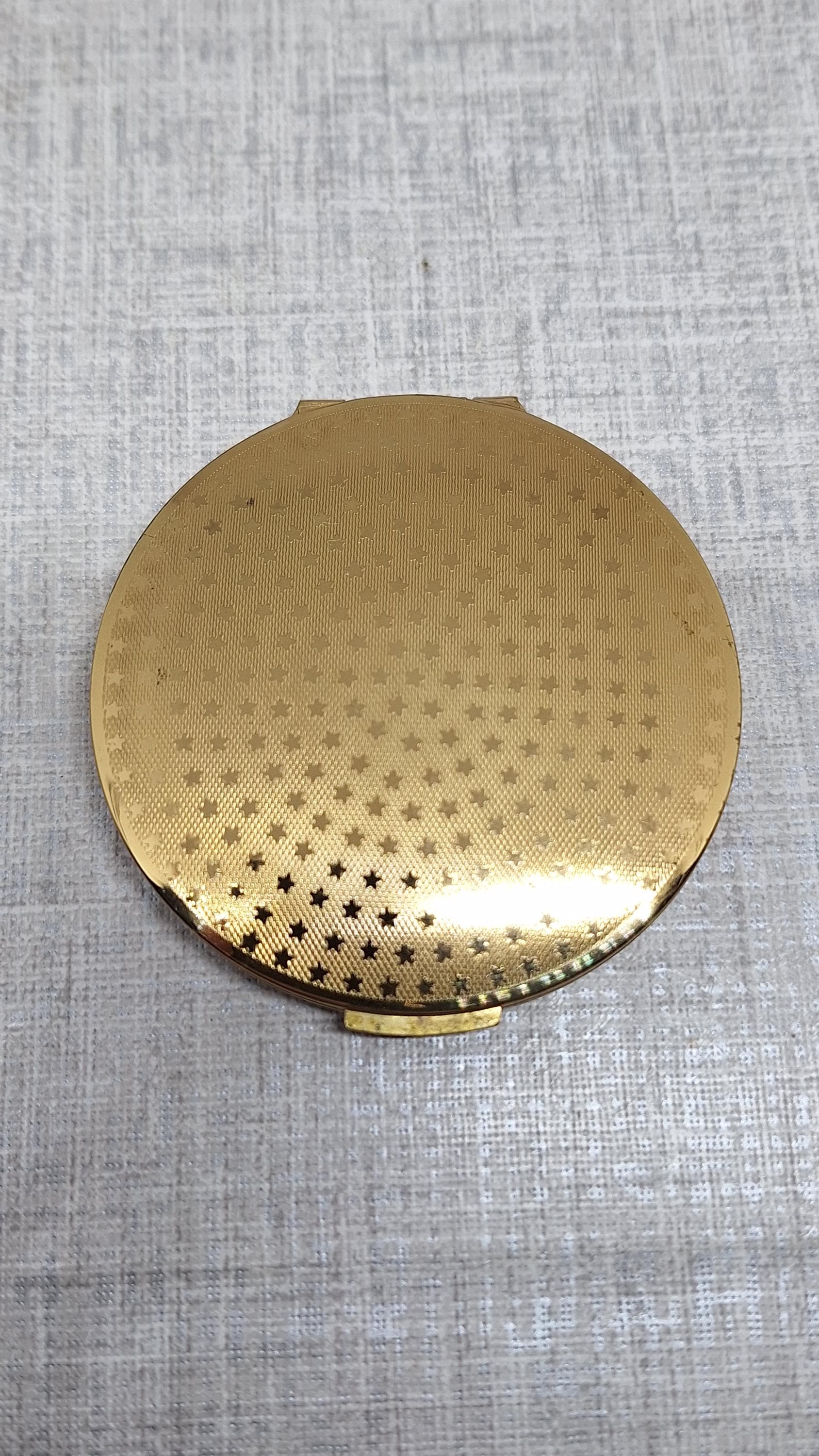 Rare Stratton Compact in Gold Tone in the Piccadilly Design ~ Vintage ...