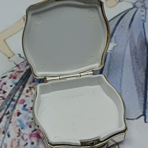 Stratton Silver Tone Mini Box Pill Box With Shiny Flowers and Leaves on ...
