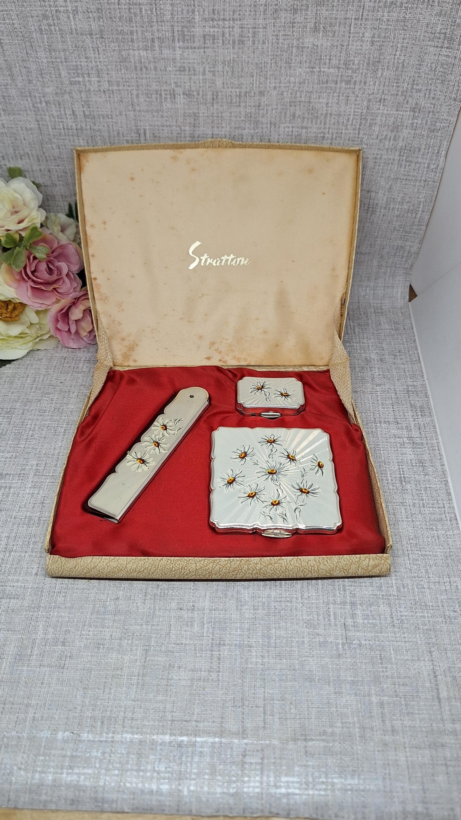 Stratton Compact Set With Comb & Pill Box ~ White Guilloche With ...