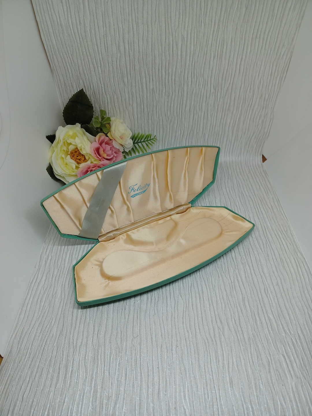 Vintage Empty 'felicity Opalescent' Necklace Box ~ Jewellery Display ...