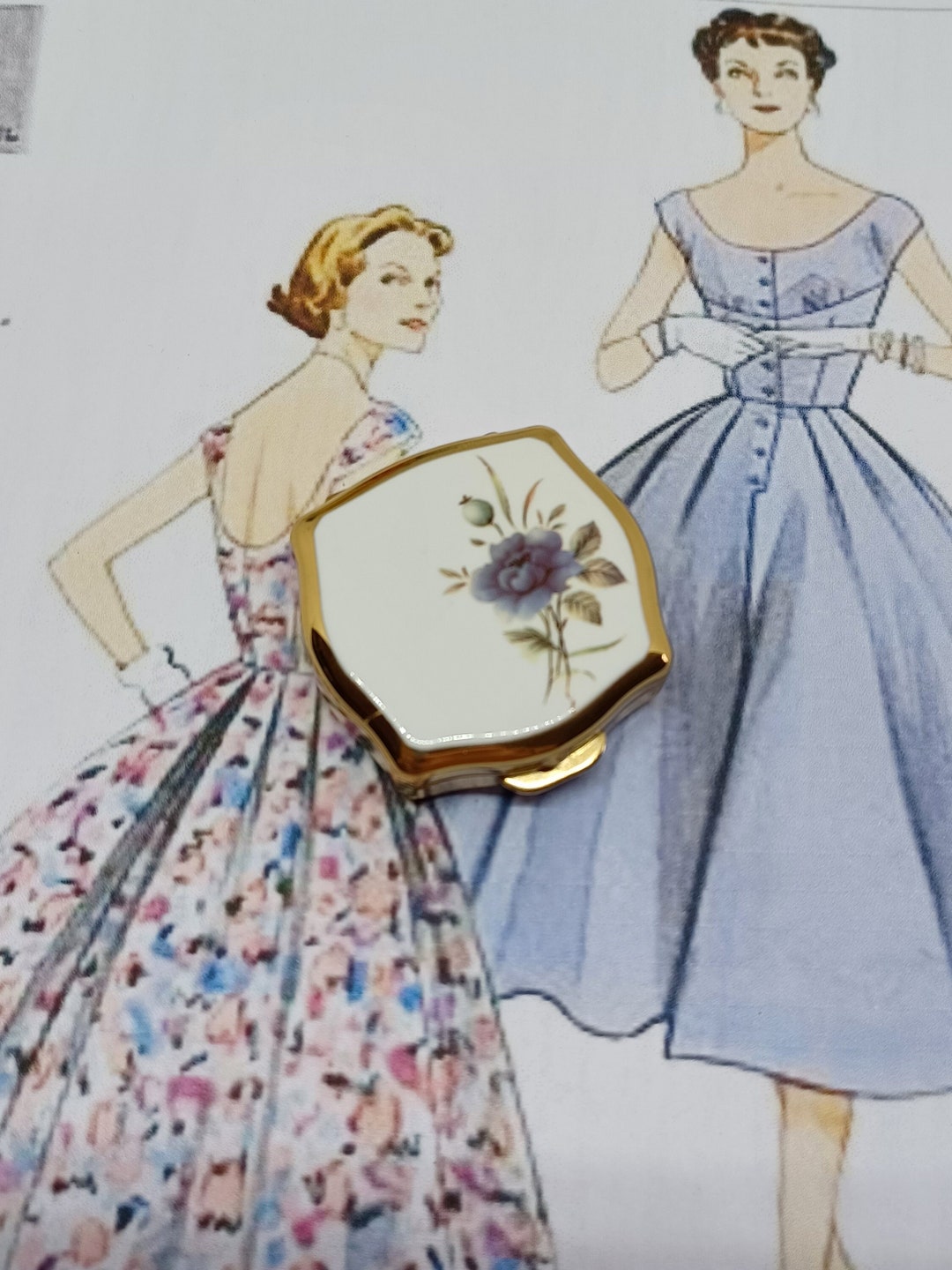 Stratton Mini Box Pill Box With White Enamel With a Blue Flower and ...