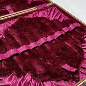 Antique Empty Make-up Brush Box in Red Display Box Vintage Manicure Box ...