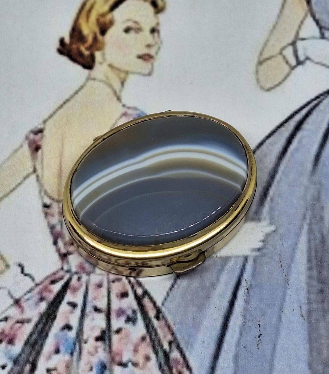 Pill Box With Grey Agate Lid ~ Oval With Polished Banded Agate ~ Grey ...
