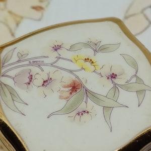 Stratton Mini Box Pill Box in White Enamel Lid Decorated With Pink ...