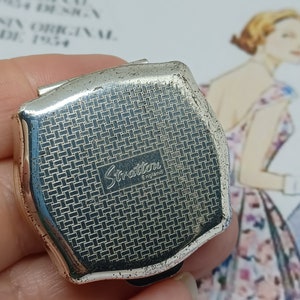 Stratton Silver Tone Mini Box Pill Box With Shiny Flowers and Leaves on ...