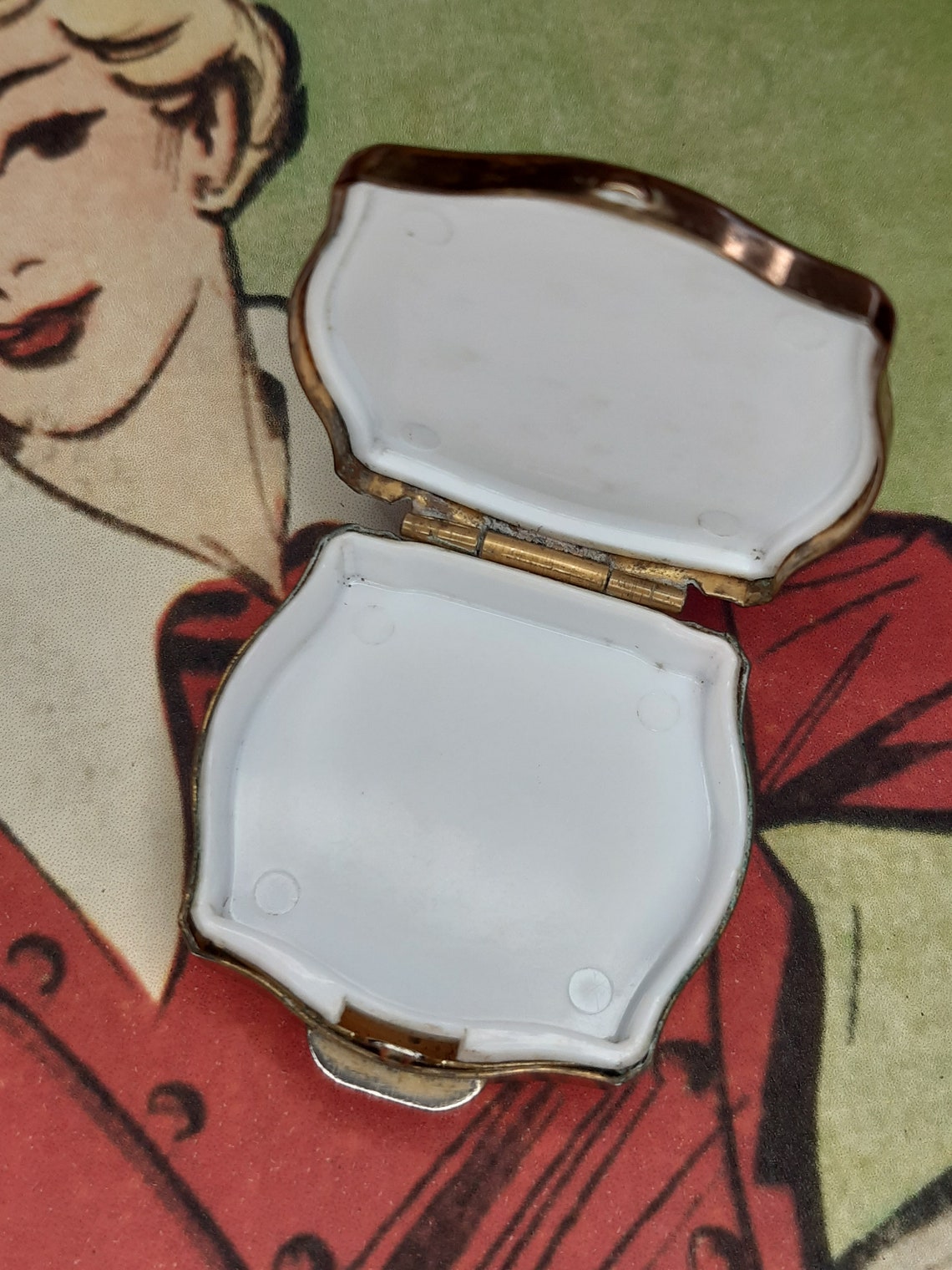 Stratton Gold Tone Engraved Pill Box Vintage Stratton Mini | Etsy