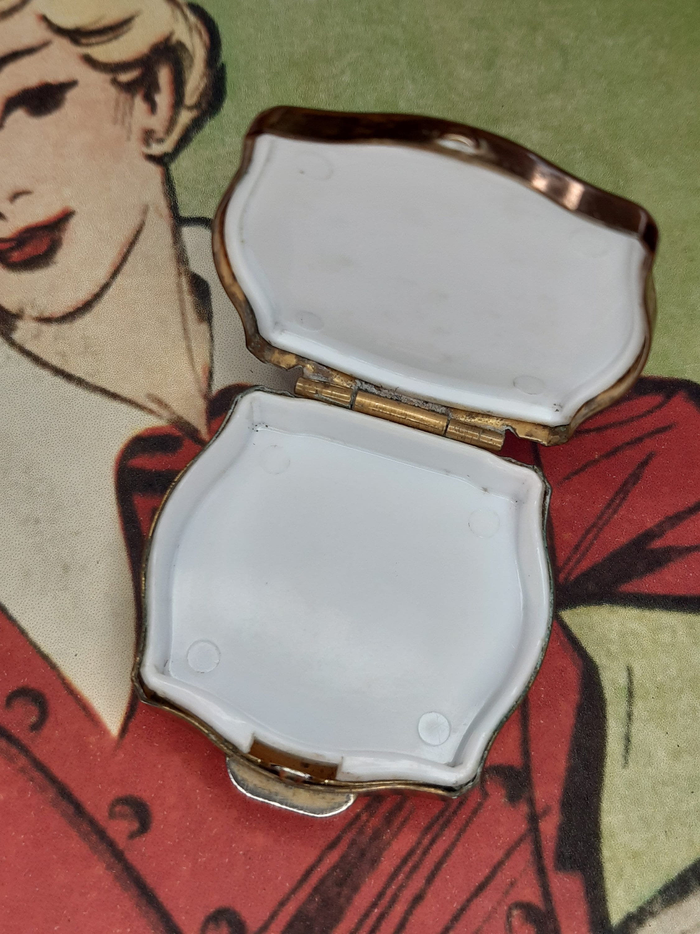 Stratton Gold Tone Engraved Pill Box Vintage Stratton Mini | Etsy