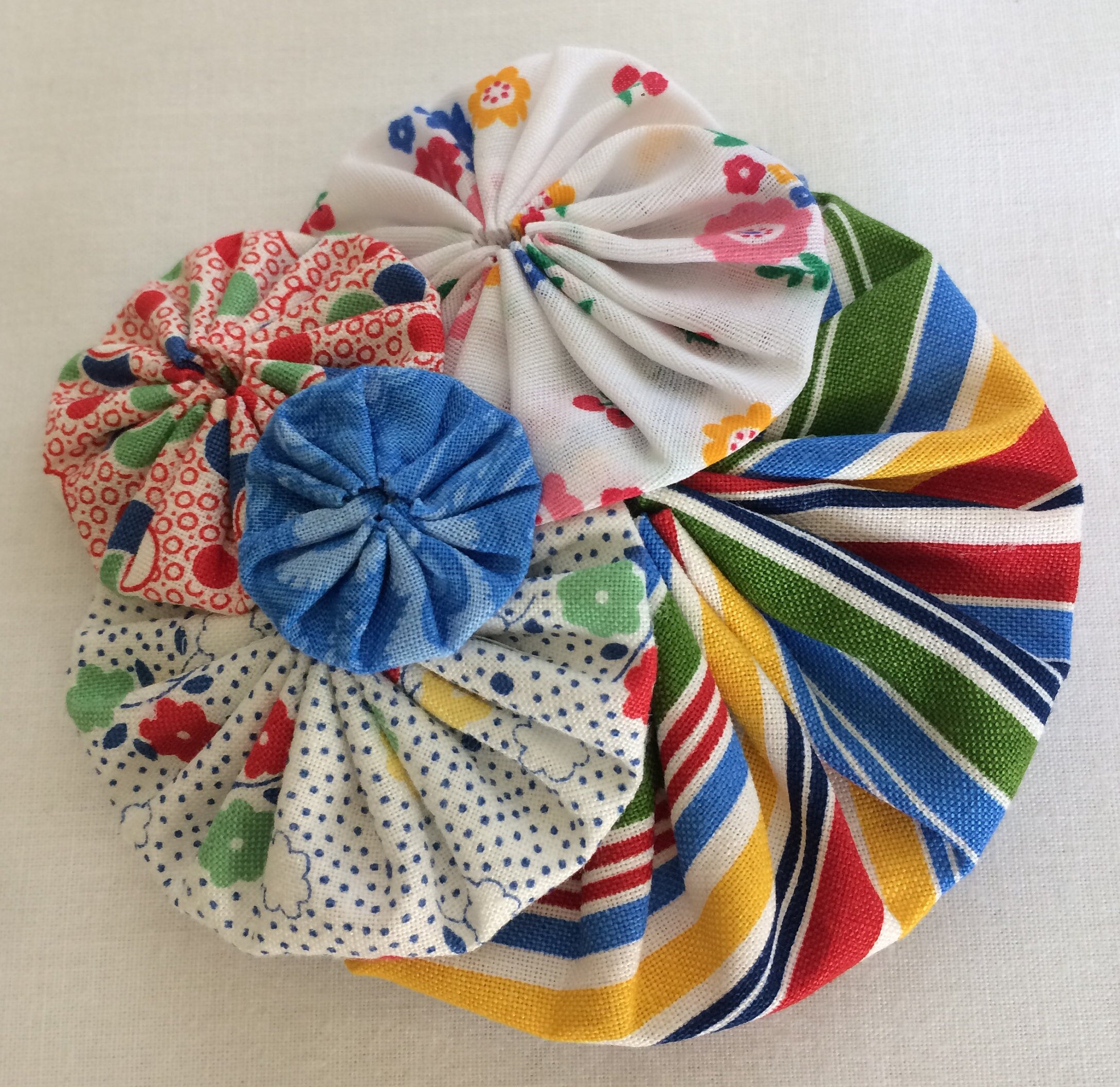 Fabric Yoyo genuine Pin