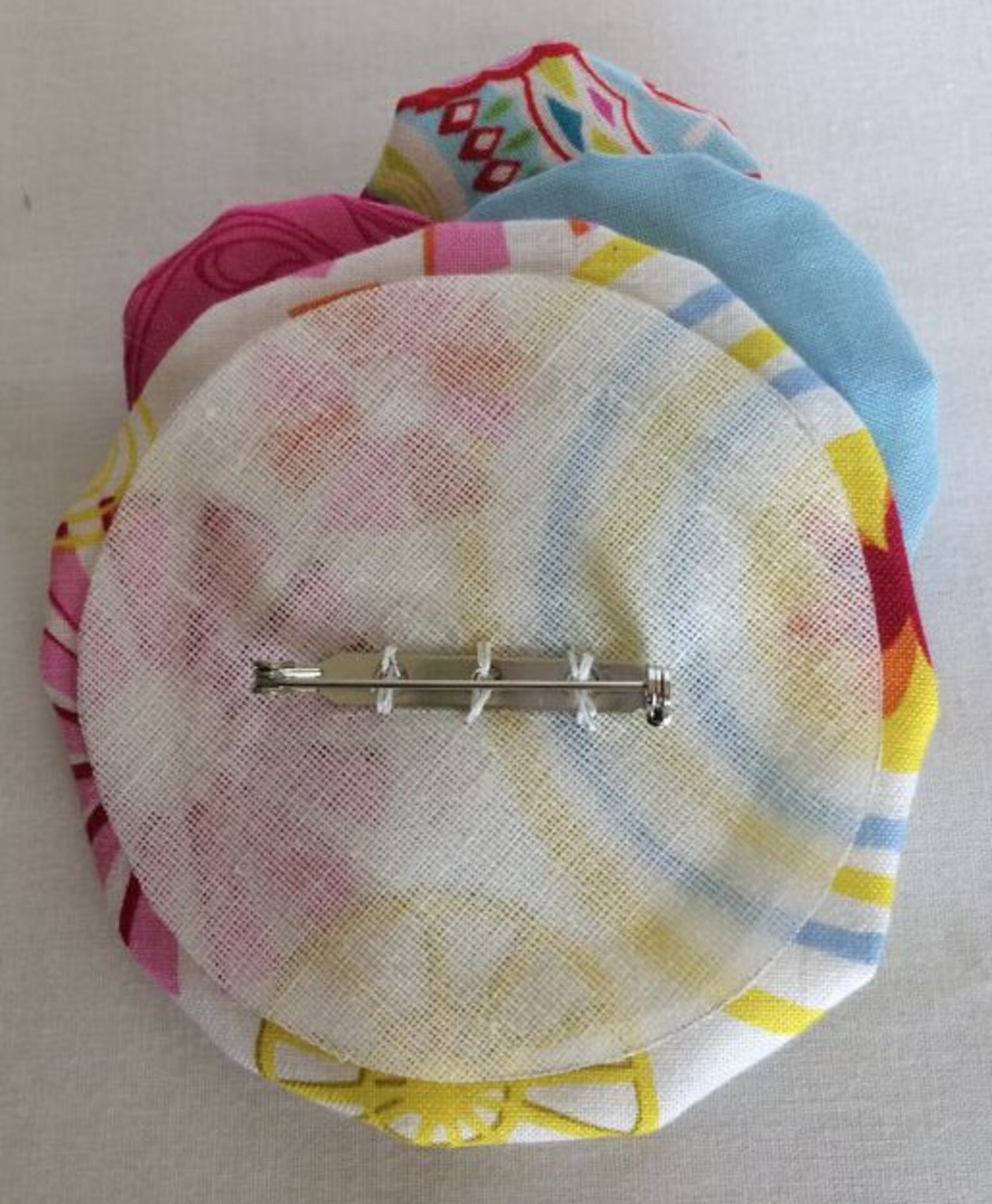Handmade Fabric Yoyo Pin or Brooch - Etsy
