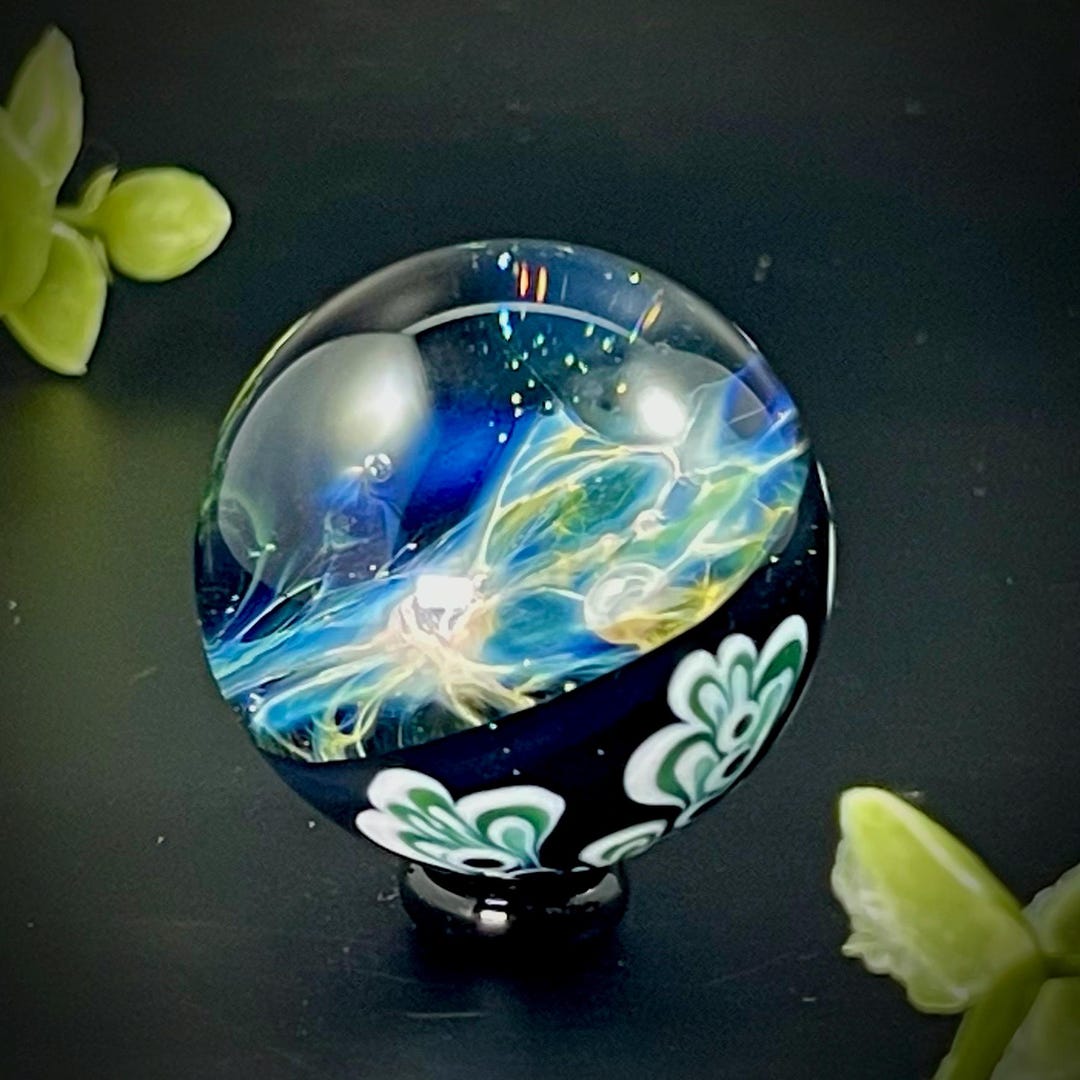 Silver Fume Chaos With Raked Dot Stack Plumes - 1.40" Fumed City Glass ...