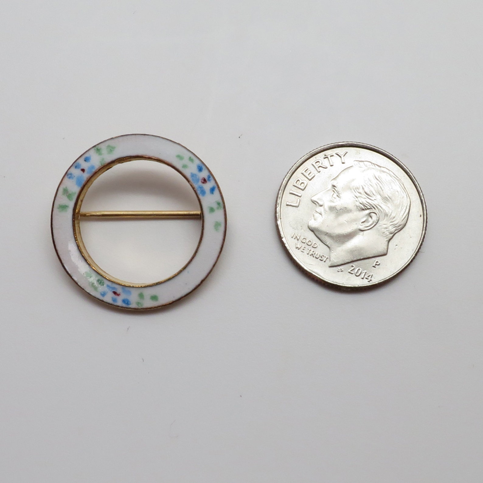 Sweet Vintage Enamel Circle Pin / Brooch | Etsy