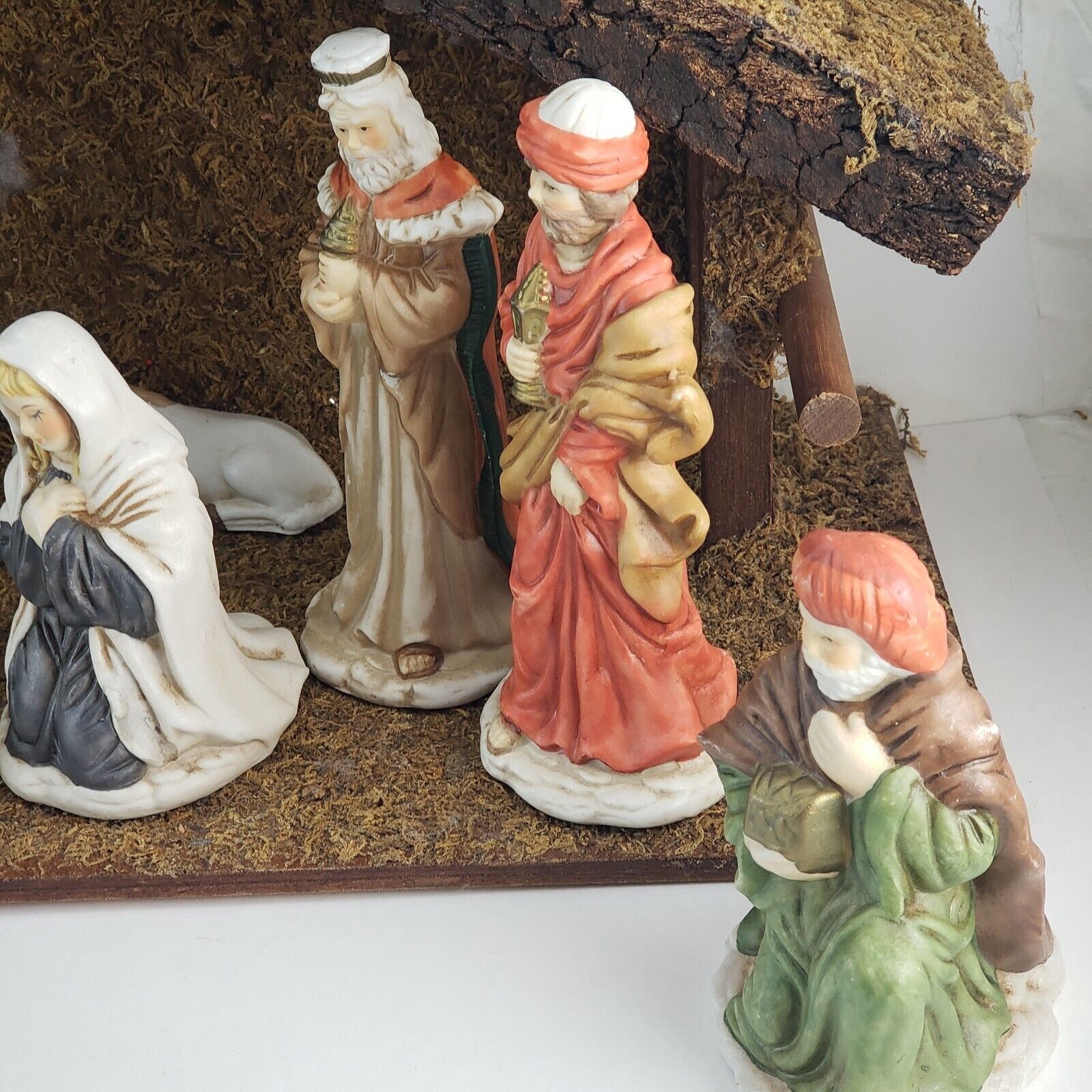 10 Piece Nativity Set Plus Large 24 L Wooden Stable 6-1/2 Figures ...