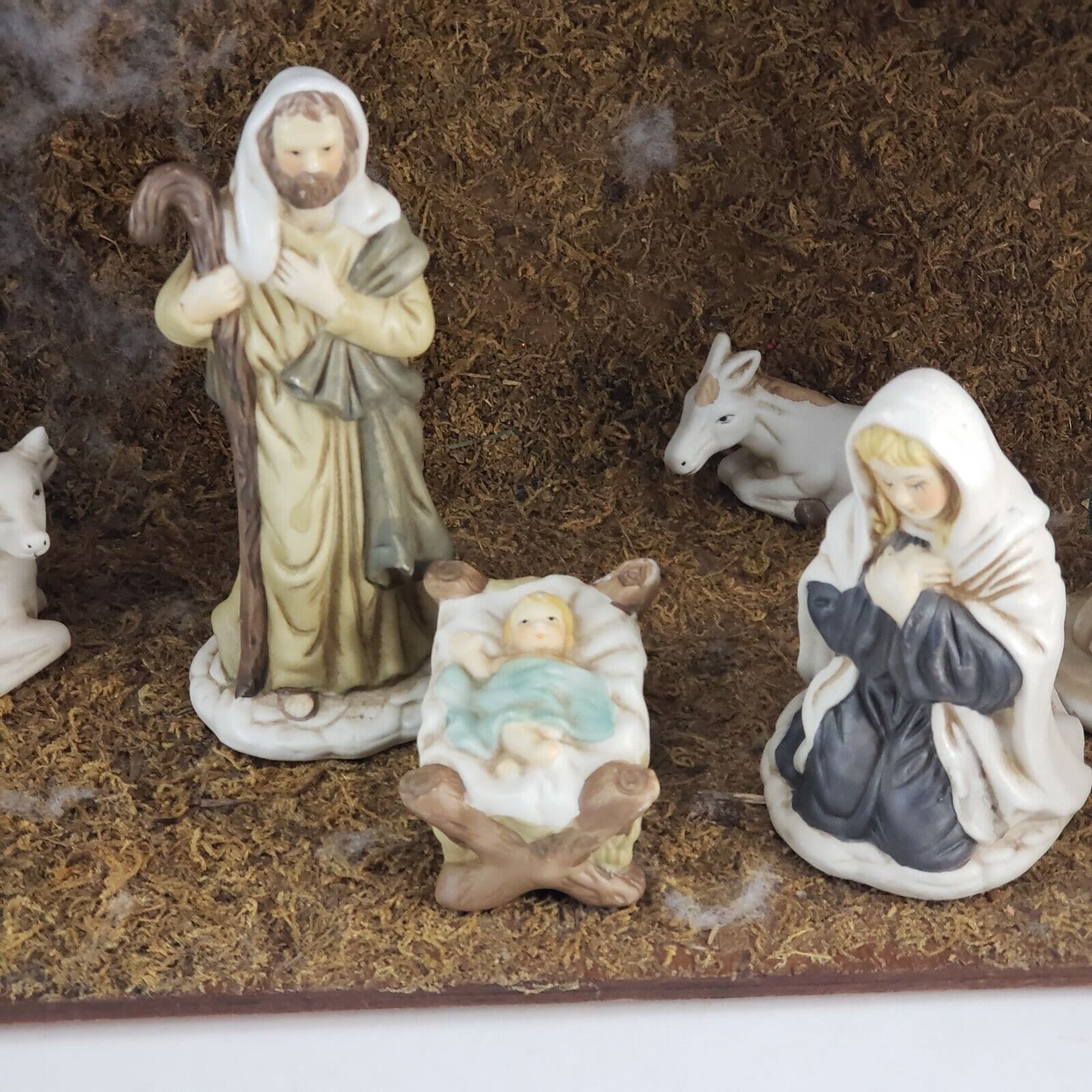 10 Piece Nativity Set Plus Large 24 L Wooden Stable 6-1/2 Figures ...