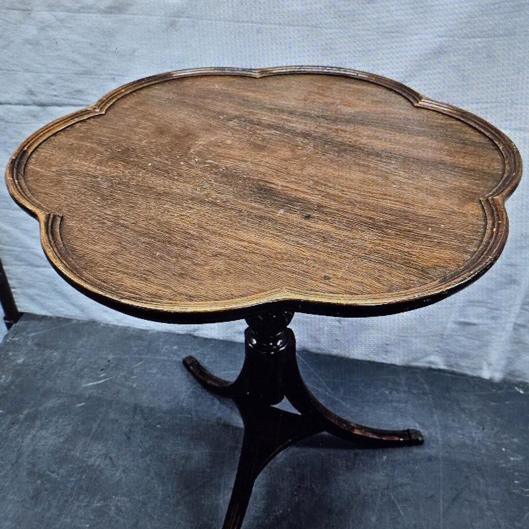 Mersman Side Table 24" Pie Crust Scalloped Top & Pedestal 3 Legs Brass ...