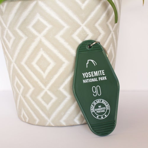 Yellowstone National Park Retro Motel Keychain Gift Idea - Etsy