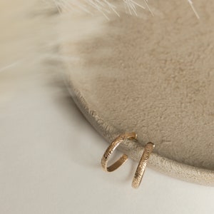 Flora Hoops | 14K Gold Filled - Etsy