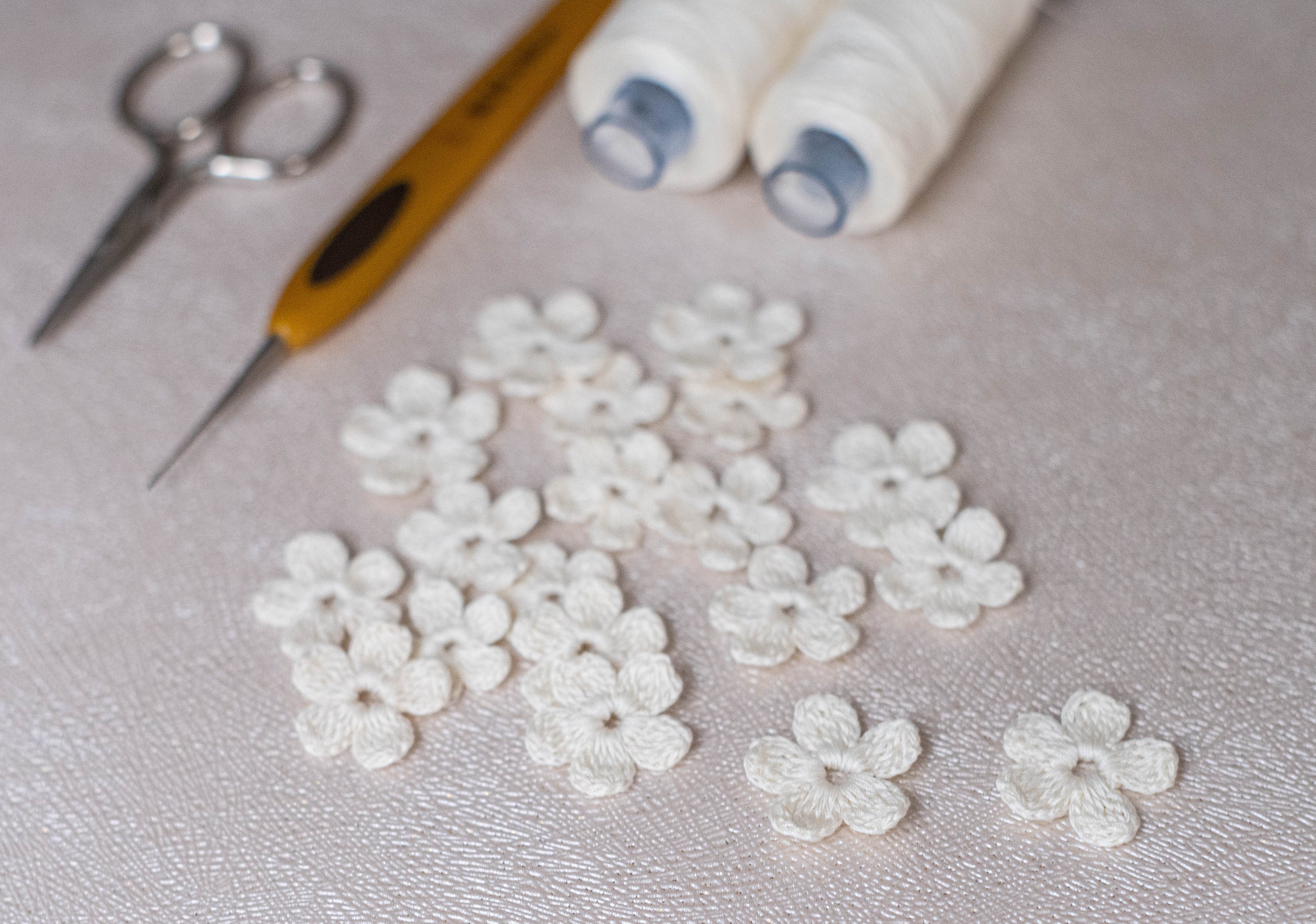 Tiny Crochet Flower Small Flowers Clothes Mini Decor Dollhouse ...