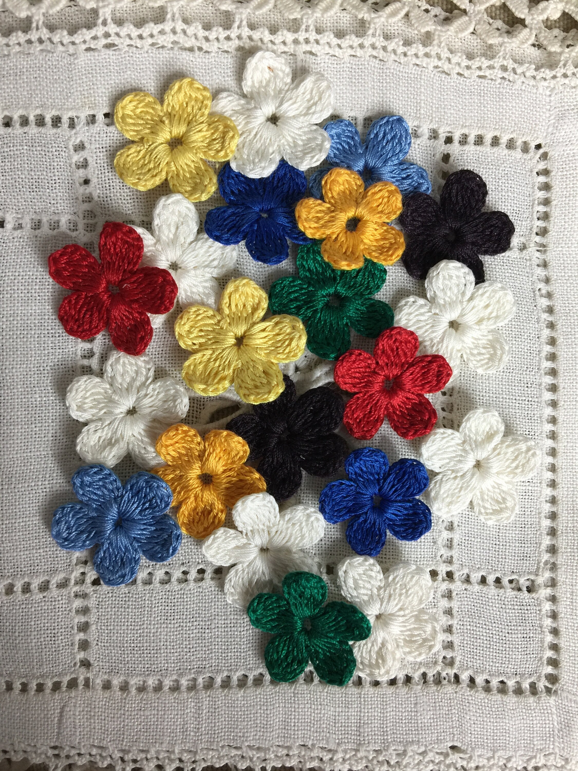 Tiny Crochet Flower Small Flowers Сlothes Mini Decor Dollhouse ...