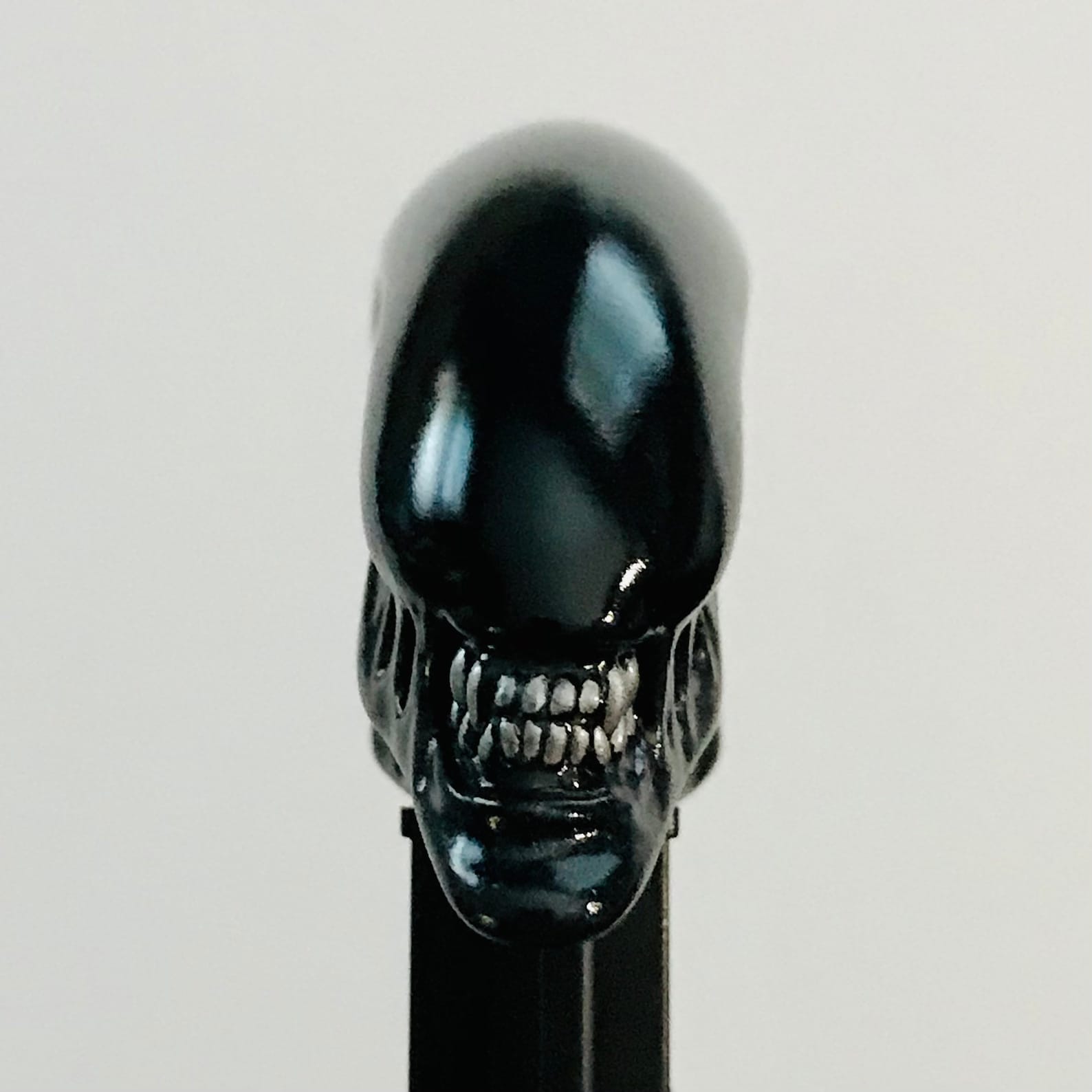 Custom Functional Black Alien Xenomorph Warrior Drone Pez Dispenser ...