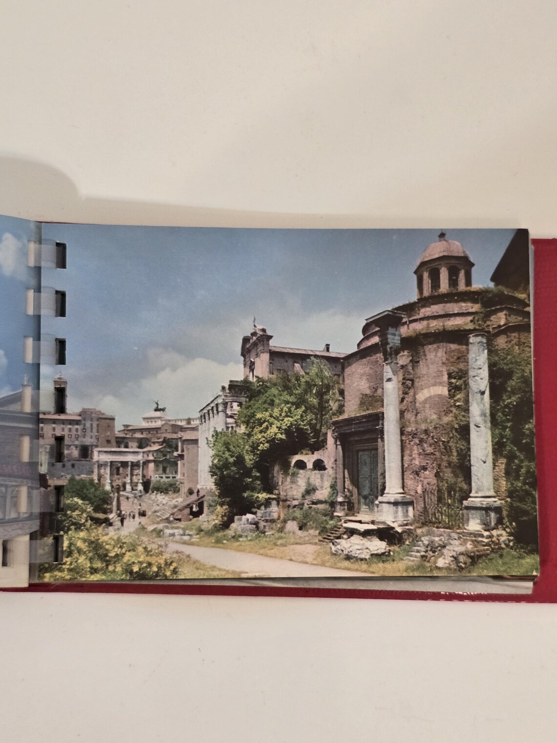 ROME Past and Present - A Guide to the Monumental Center of Ancient ...